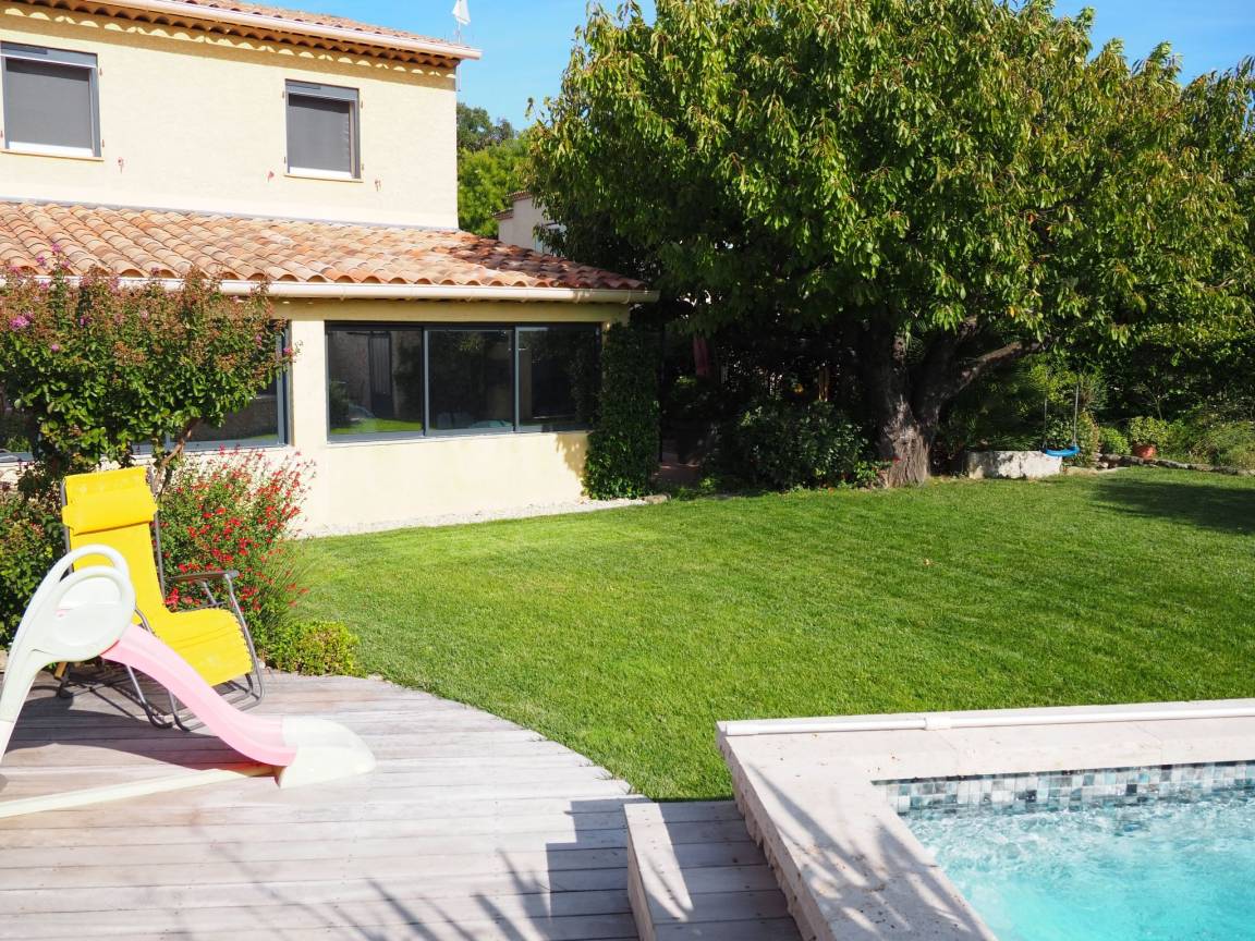 Maison De Vacances ∙ 3 Chambres ∙ 6 Personnes - Charleval