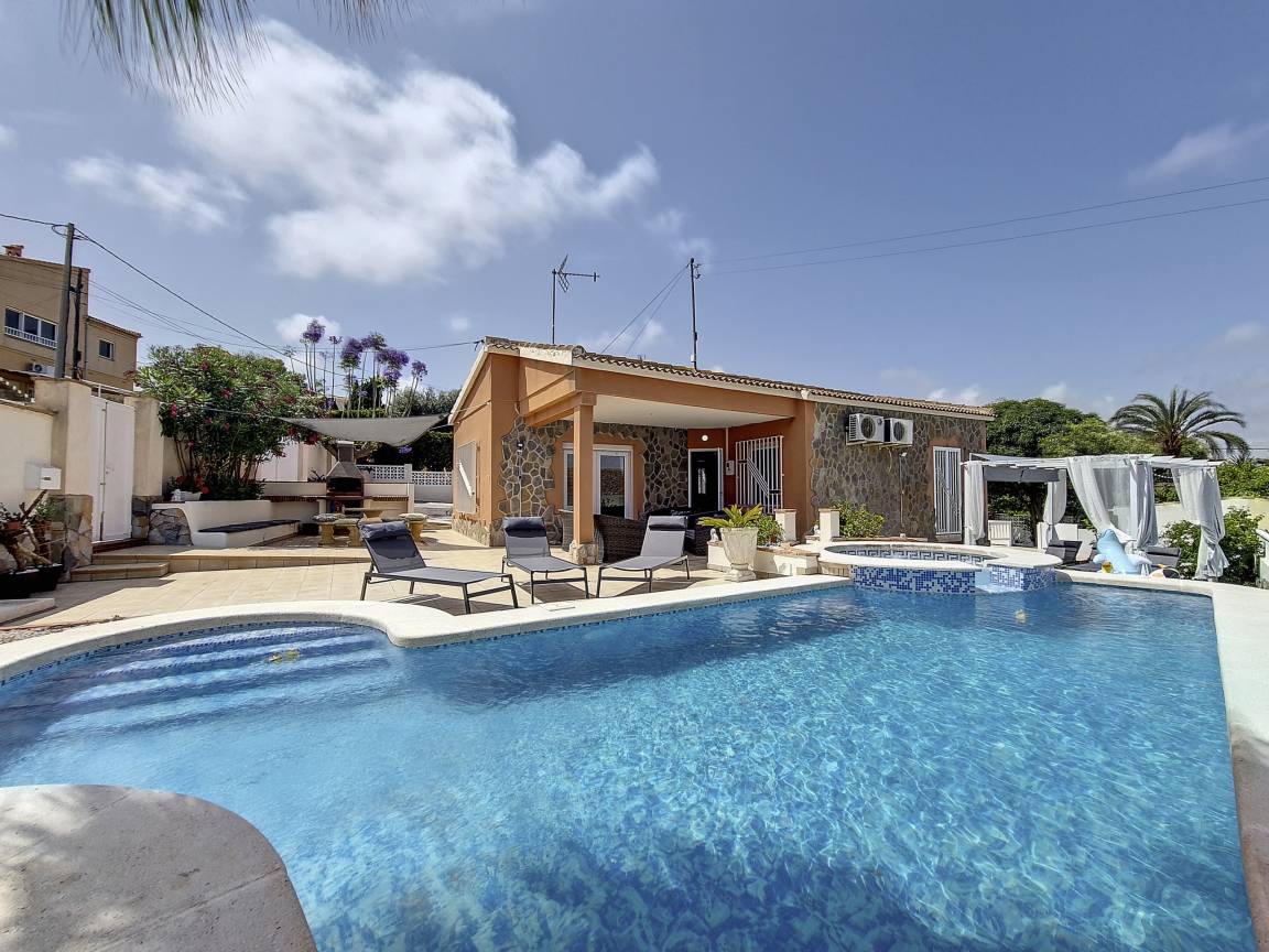 116 M² Villa ∙ 3 Bedrooms ∙ 6 Guests - Los Alcázares