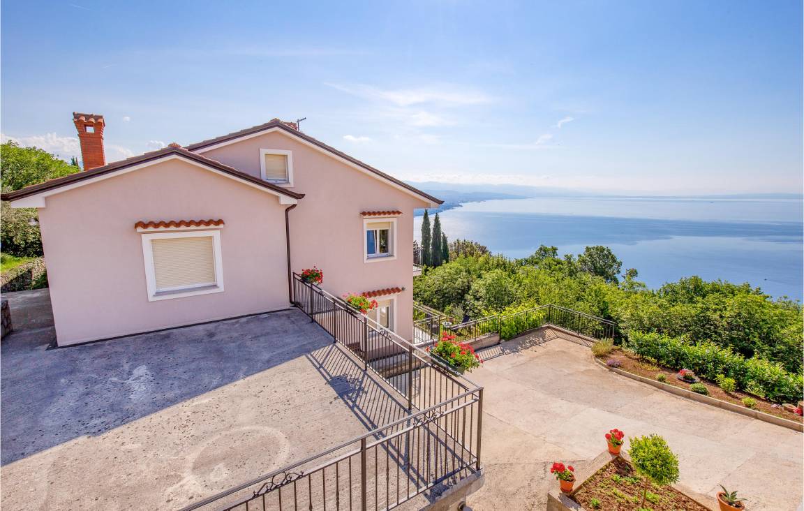 91 M² Apartment ∙ 3 Bedrooms ∙ 5 Guests - Opatija