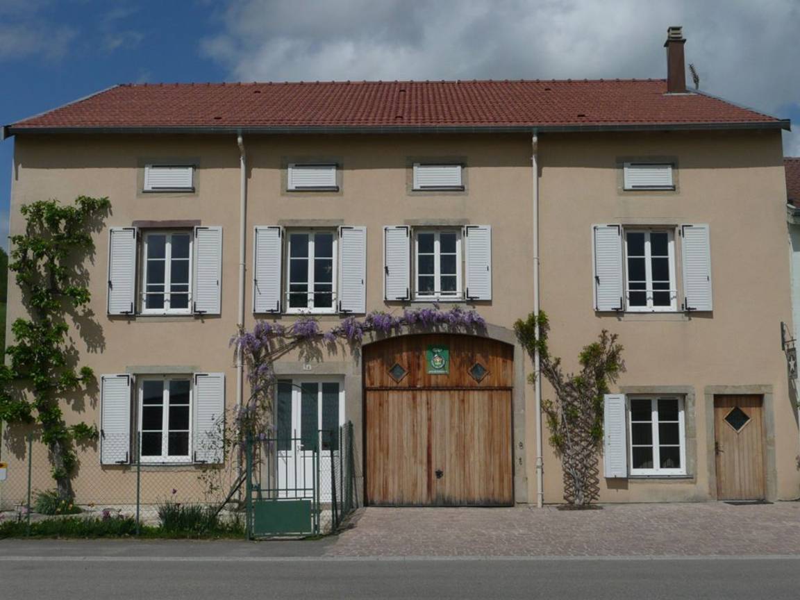142 M² Cottage ∙ 3 Bedrooms ∙ 6 Guests - Mirecourt