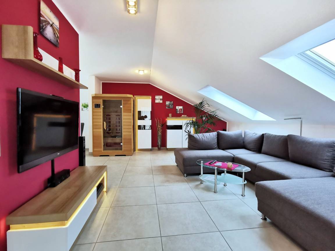 77 M² Ferienwohnung ∙ 1 Schlafzimmer ∙ 3 Gäste - Markkleeberg