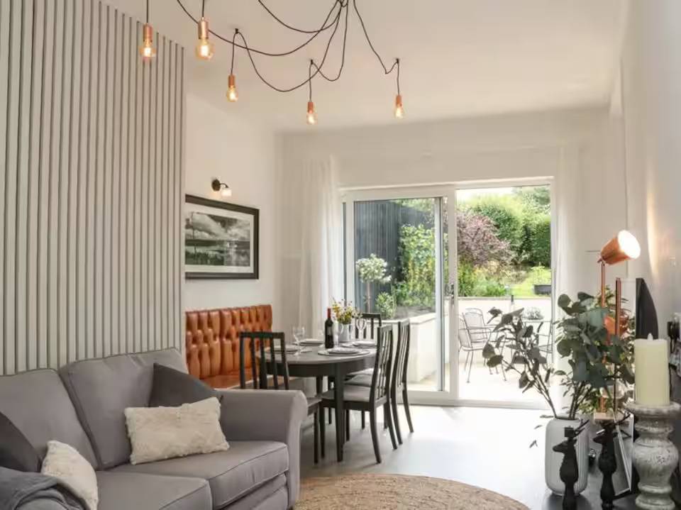 93 M² House ∙ 2 Bedrooms ∙ 3 Guests - Glossop