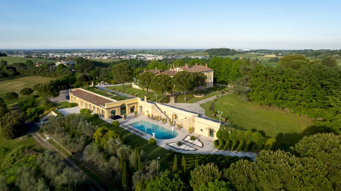 2500 M² Villa ∙ 6 Bedrooms ∙ 12 Guests - Cesena