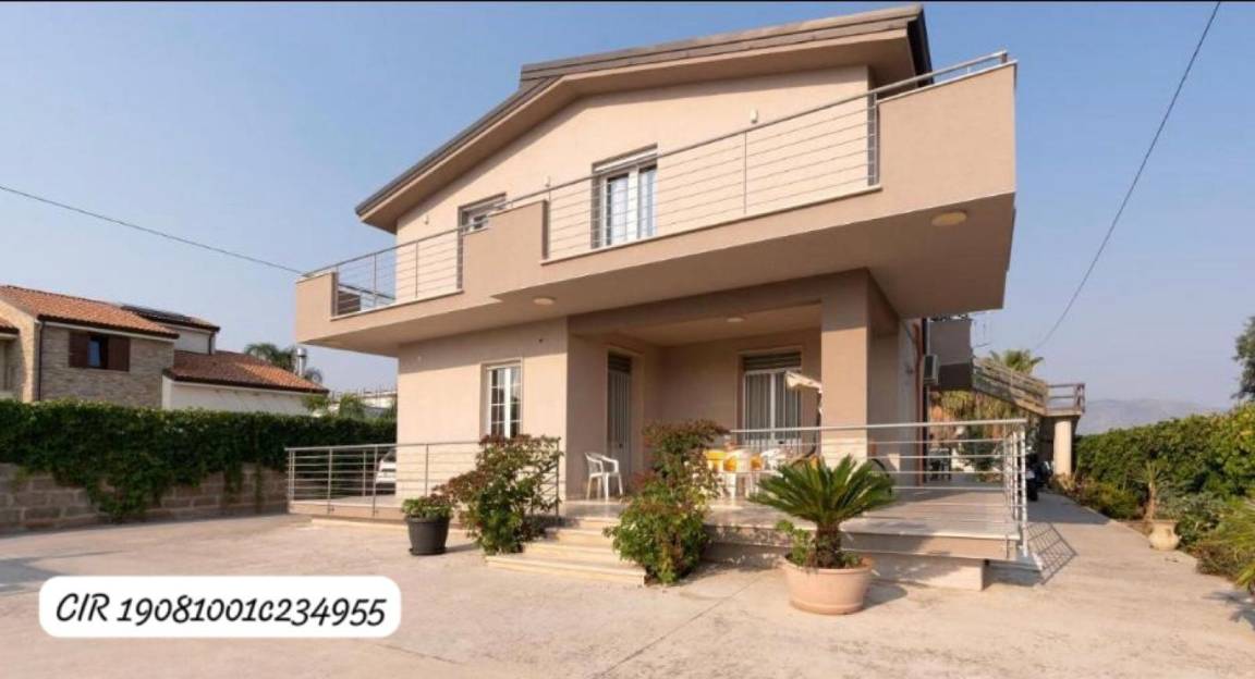 130 M² Ferienhaus ∙ 3 Schlafzimmer ∙ 7 Gäste - Alcamo