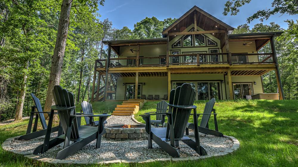 Cabin ∙ 4 Bedrooms ∙ 10 Guests - Blue Ridge, GA