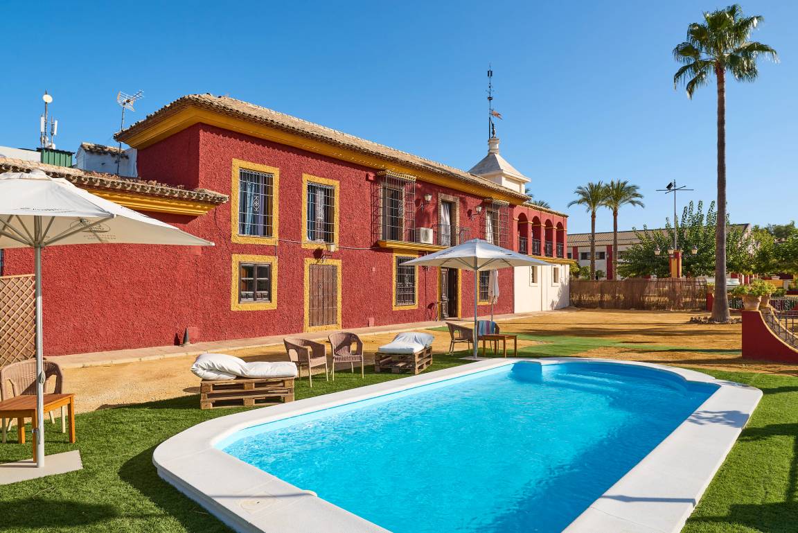 200 M² House ∙ 6 Bedrooms ∙ 12 Guests - Cabra