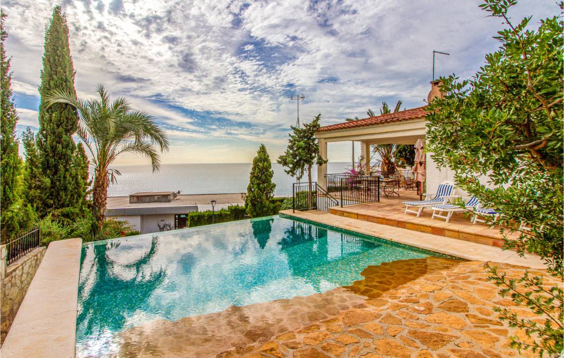 150 M² Ferienhaus ∙ 4 Schlafzimmer ∙ 8 Gäste - El Campello