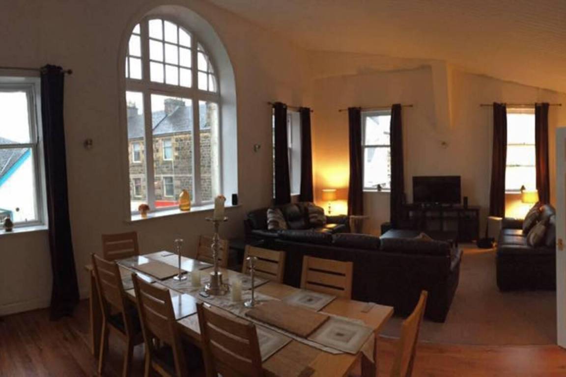 200 M² Apartment ∙ 4 Bedrooms ∙ 12 Guests - Millport