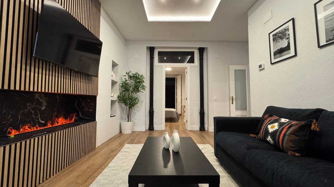 100 M² Apartamento ∙ 8 Habitaciones ∙ 9 Huéspedes - Madrid