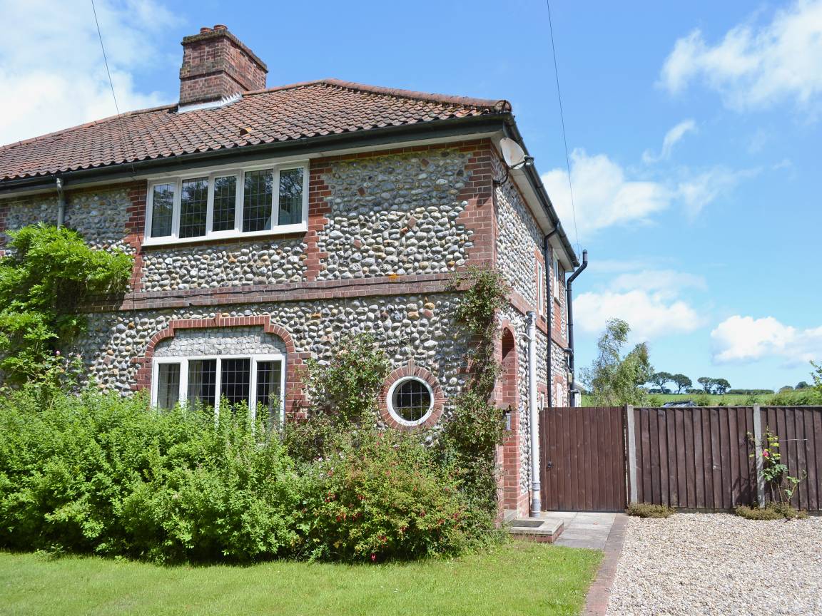 Cottage ∙ 2 Bedrooms ∙ 4 Guests - Sheringham
