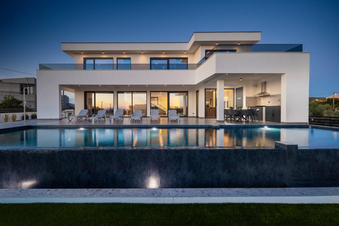 267 M² Villa ∙ 4 Slaapkamers ∙ 12 Gasten - Sukošan