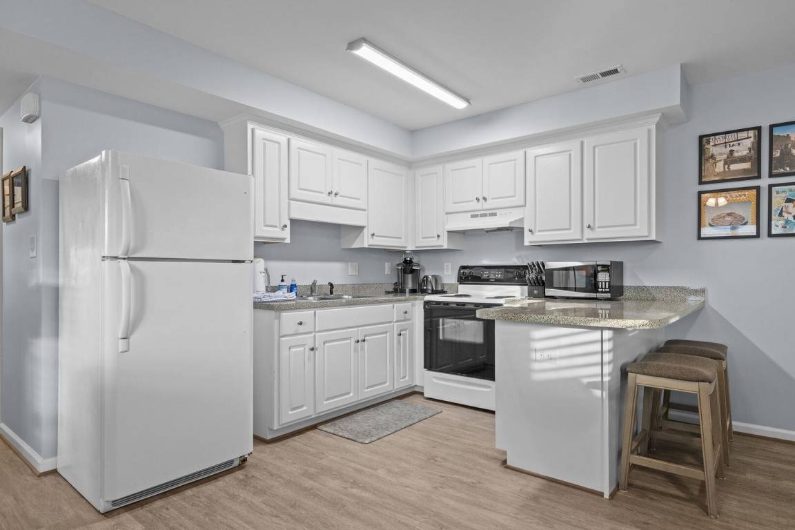 Condo ∙ 2 Bedrooms ∙ 6 Guests - Atlantic Beach, NC