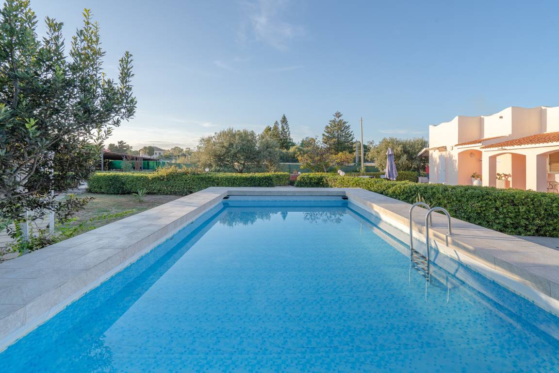 110 M² Villa ∙ 4 Bedrooms ∙ 12 Guests - Syracuse