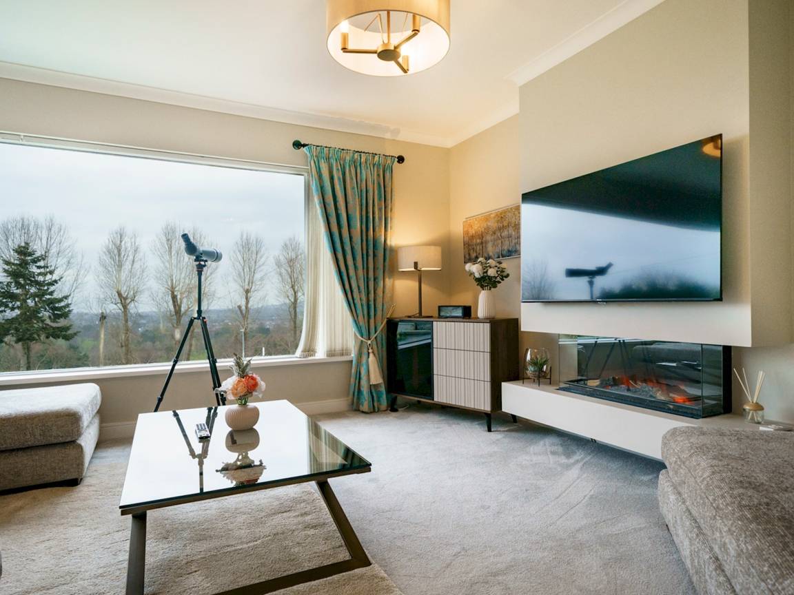 111 M² House ∙ 2 Bedrooms ∙ 4 Guests - Belfast