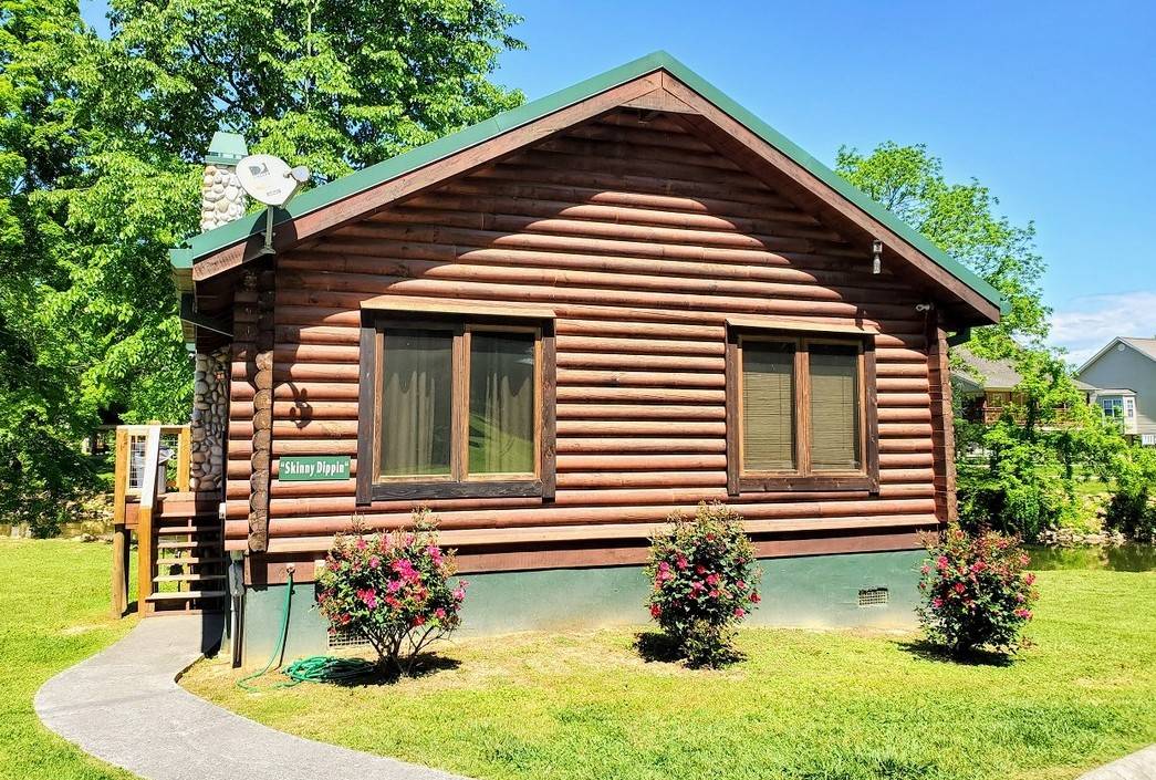 Cabin ∙ 2 Bedrooms ∙ 6 Guests - Pigeon Forge, TN