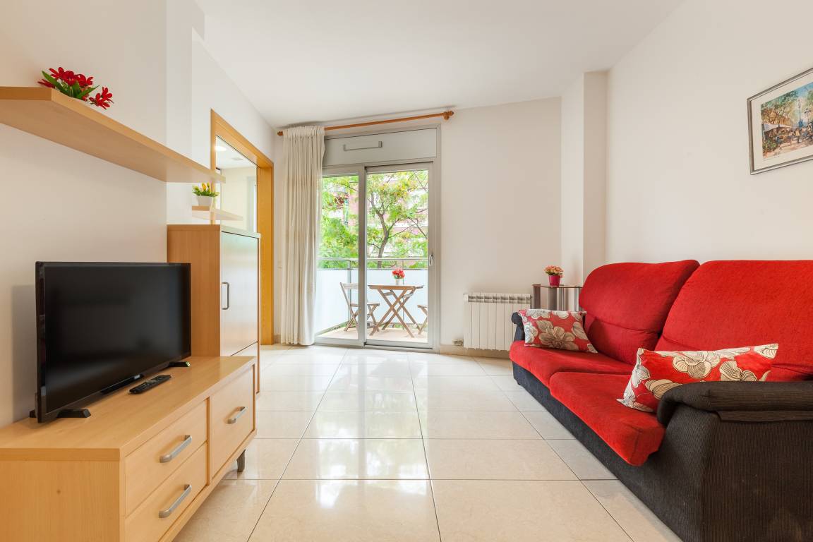 68 M² Apartamento ∙ 3 Habitaciones ∙ 6 Huéspedes - El Masnou