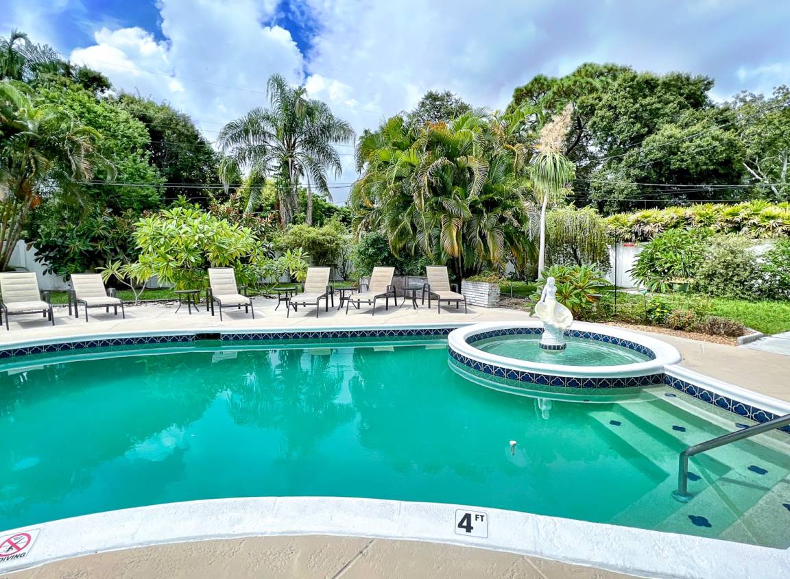 156 M² House ∙ 3 Bedrooms ∙ 6 Guests - Gulfport, FL