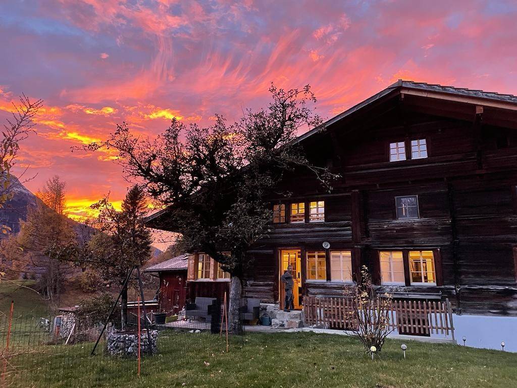 200 M² Maison De Vacances ∙ 5 Chambres ∙ 12 Personnes - Brienz