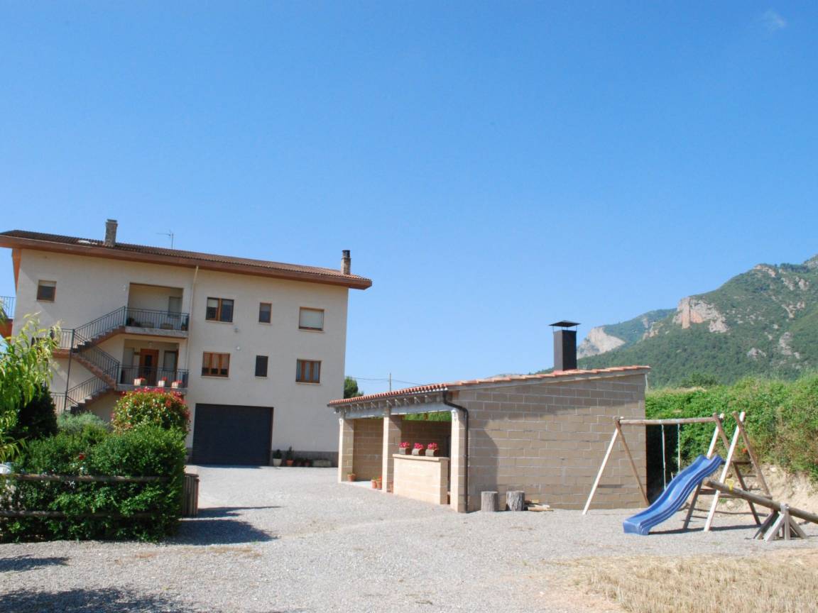 80 M² House ∙ 2 Bedrooms ∙ 4 Guests - Peramola