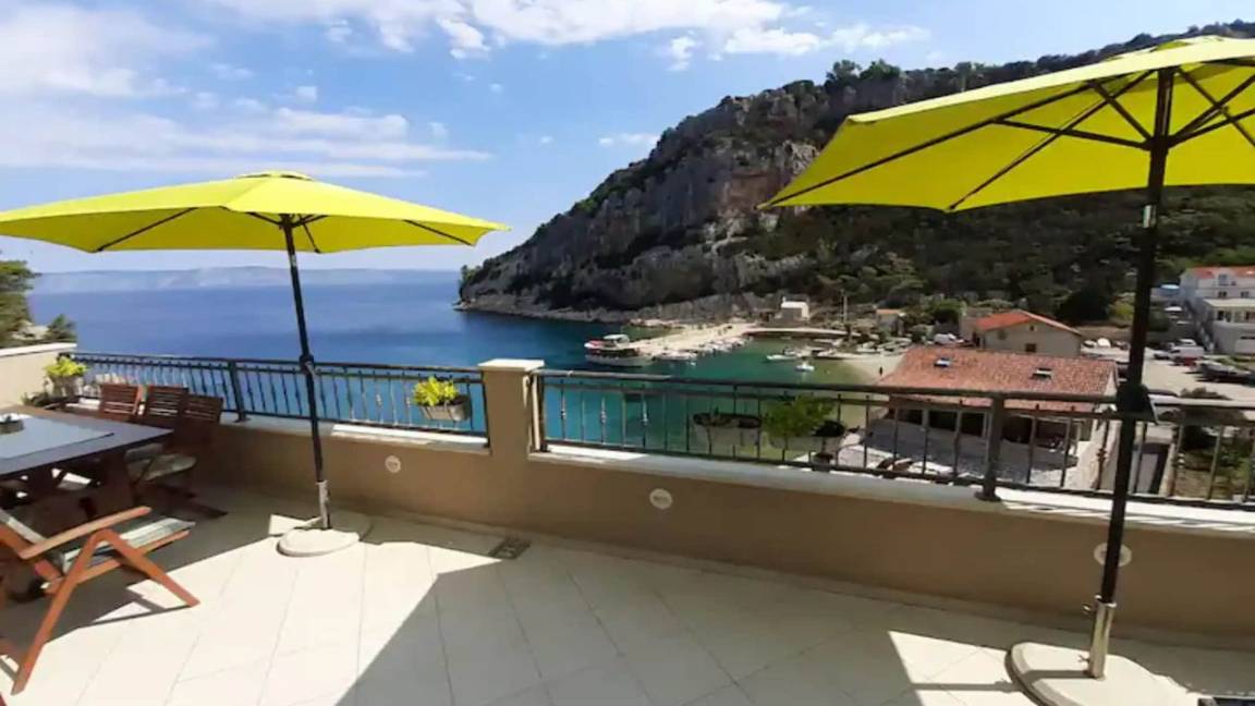 110 M² Ferienwohnung ∙ 3 Schlafzimmer ∙ 8 Gäste - Dugi Rat