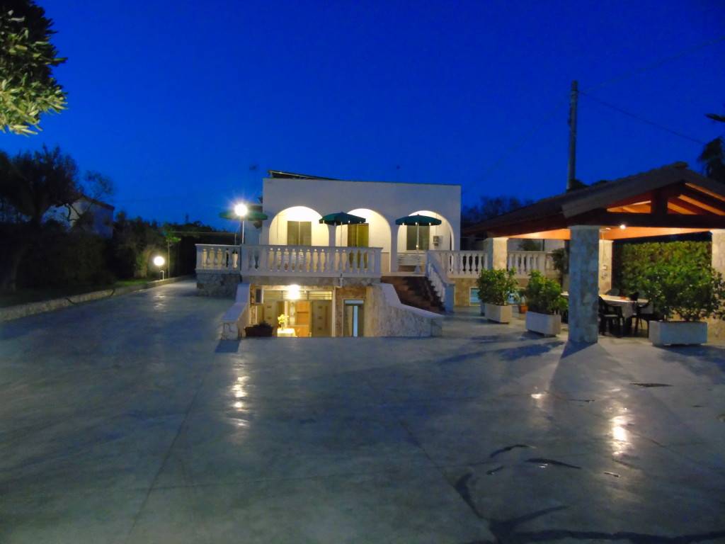 120 M² Villa ∙ 5 Schlafzimmer ∙ 13 Gäste - Torre San Giovanni