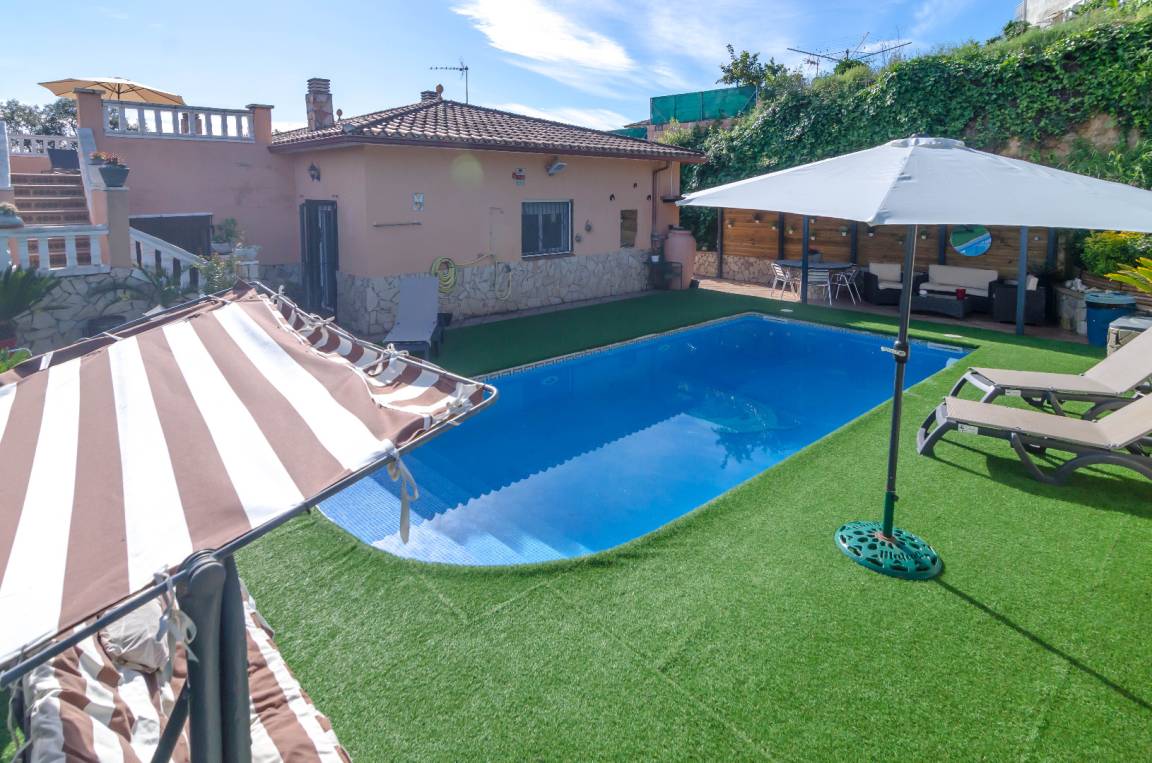 140 M² Villa ∙ 3 Habitaciones ∙ 7 Huéspedes - Hostalric