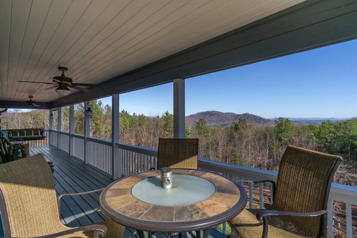 213 M² Cabin ∙ 3 Bedrooms ∙ 6 Guests - Lake Lure, NC