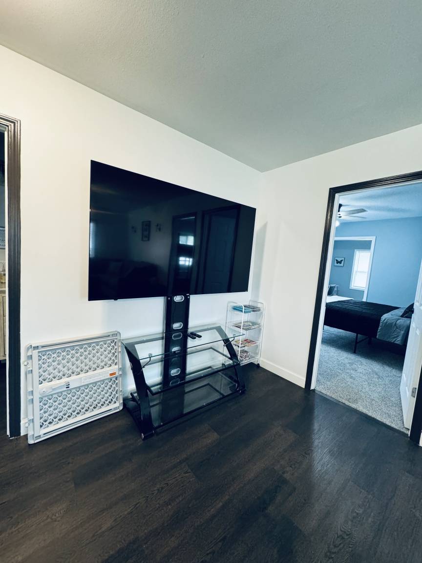 House ∙ 3 Bedrooms ∙ 9 Guests - Terre Haute, IN