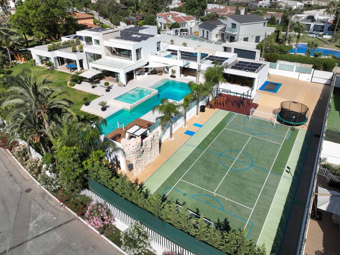 2175 M² Villa ∙ 14 Bedrooms ∙ 32 Guests - Andalusia