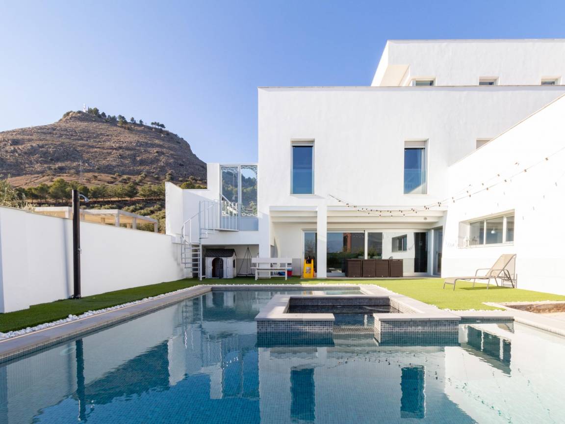 360 M² Villa ∙ 4 Habitaciones ∙ 9 Huéspedes - Atarfe