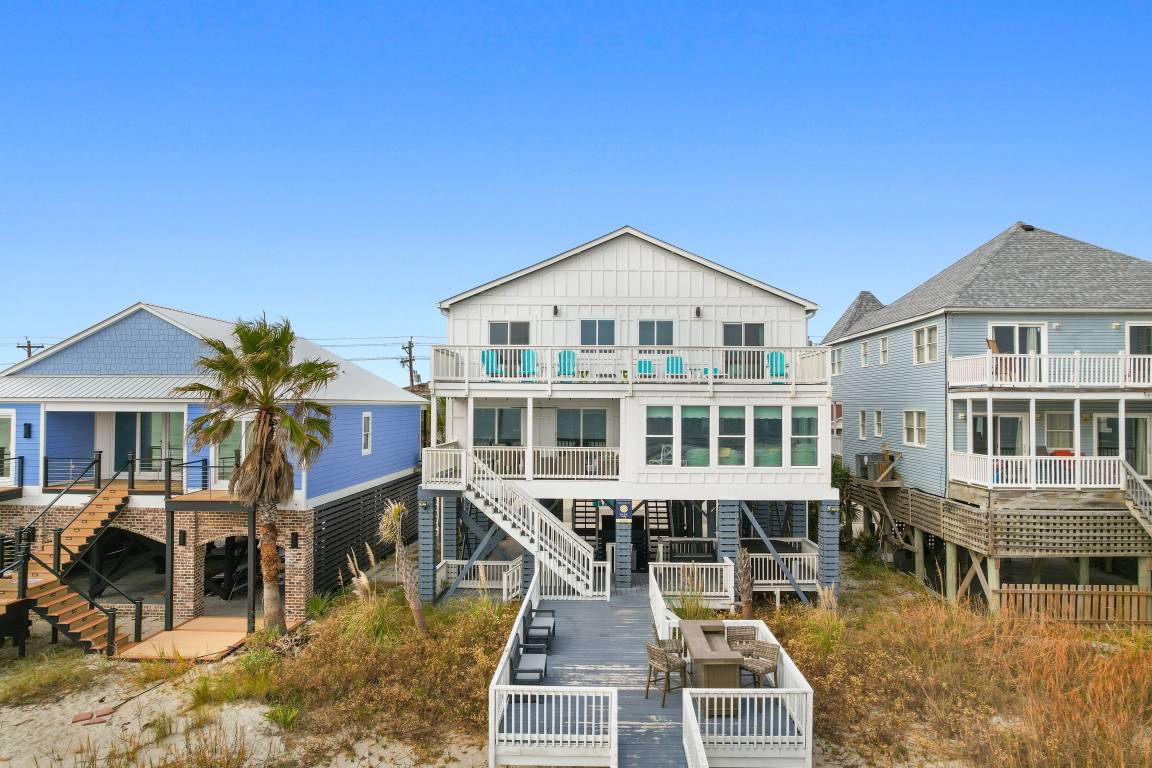 House ∙ 10 Bedrooms ∙ 26 Guests - Garden City, SC