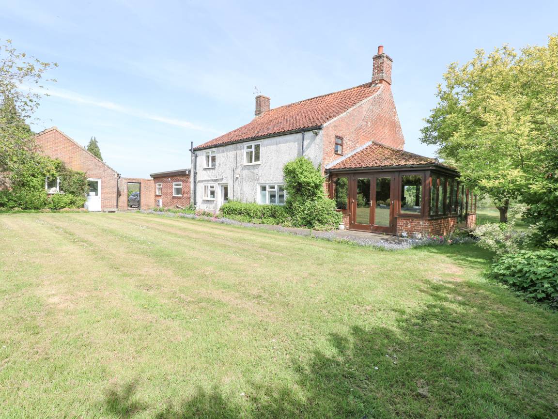 Cottage ∙ 4 Bedrooms ∙ 7 Guests - Swaffham