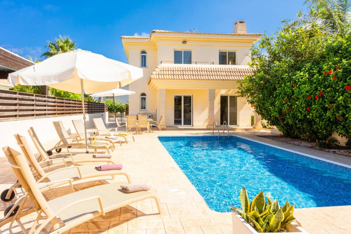 180 M² Villa ∙ 3 Bedrooms ∙ 6 Guests - Ayia Napa