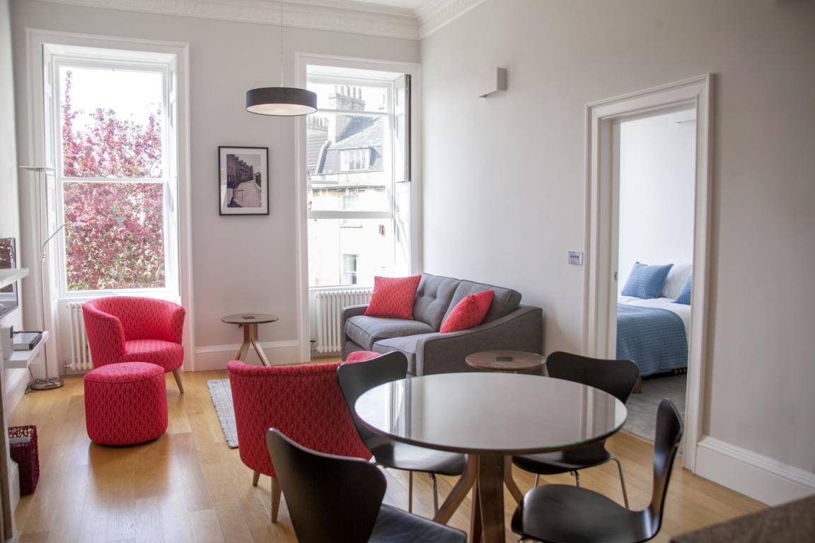 Cottage ∙ 2 Bedrooms ∙ 4 Guests - Bath