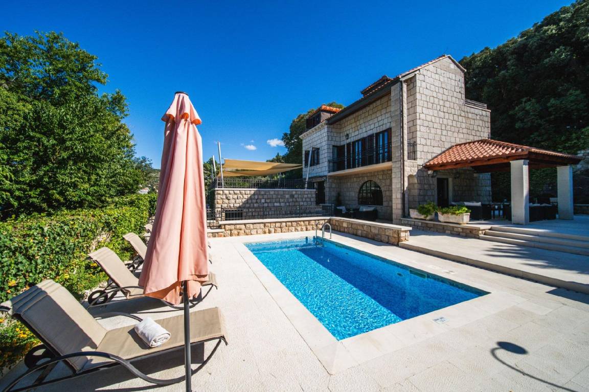 180 M² House ∙ 5 Bedrooms ∙ 9 Guests - Dubrovnik