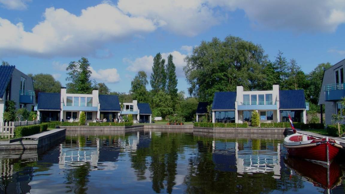 90 M² Apartment ∙ 4 Bedrooms ∙ 8 Guests - Weesp
