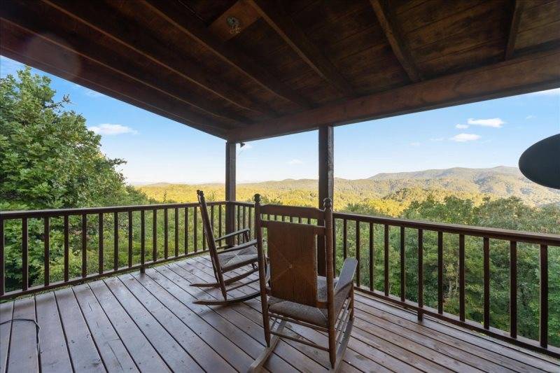 Cabin ∙ 3 Bedrooms ∙ 6 Guests - Blue Ridge, GA