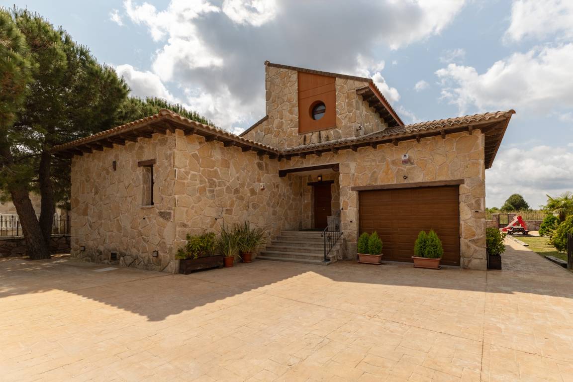 300 M² Casa ∙ 3 Habitaciones ∙ 12 Huéspedes - Torrelaguna