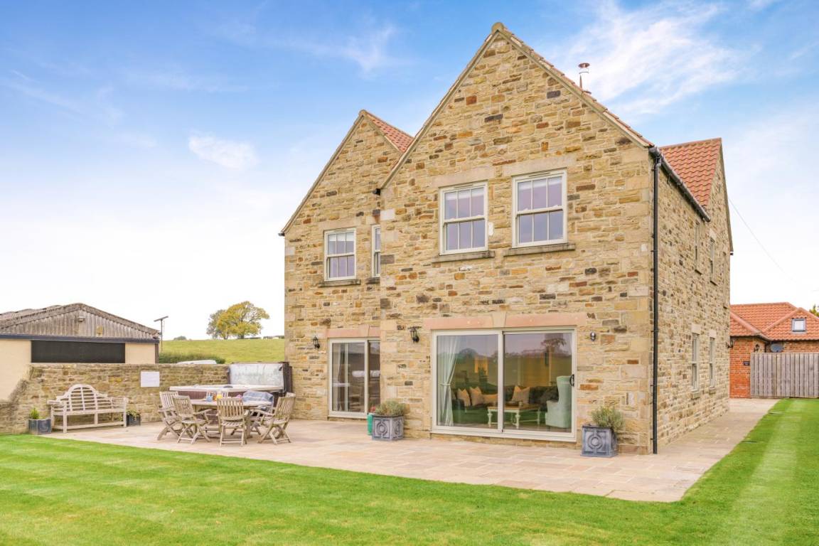 Cottage ∙ 4 Bedrooms ∙ 8 Guests - Catterick