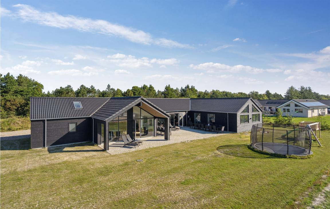 298 M² Ferienhaus ∙ 9 Schlafzimmer ∙ 24 Gäste - Henne Kirkeby