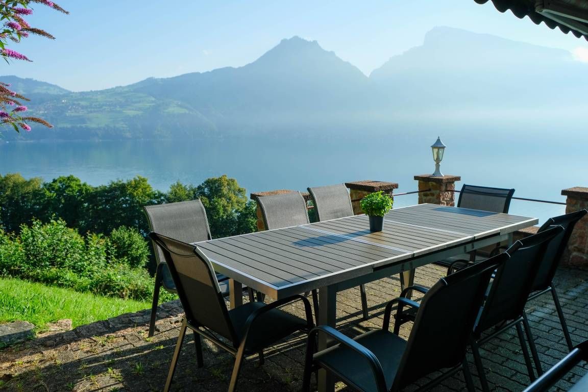 275 M² Ferienwohnung ∙ 5 Schlafzimmer ∙ 12 Gäste - Faulensee