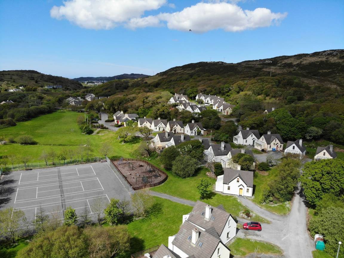 85 M² Cottage ∙ 2 Bedrooms ∙ 4 Guests - Clifden