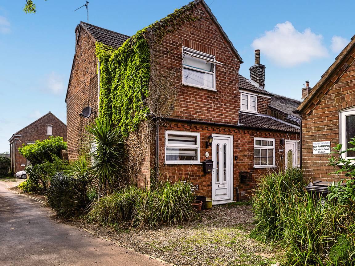 Cottage ∙ 2 Bedrooms ∙ 4 Guests - Winterton-on-Sea