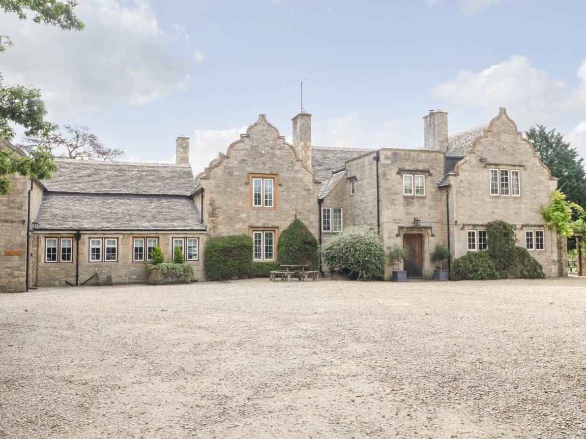 Cottage ∙ 8 Bedrooms ∙ 16 Guests - Blenheim Palace