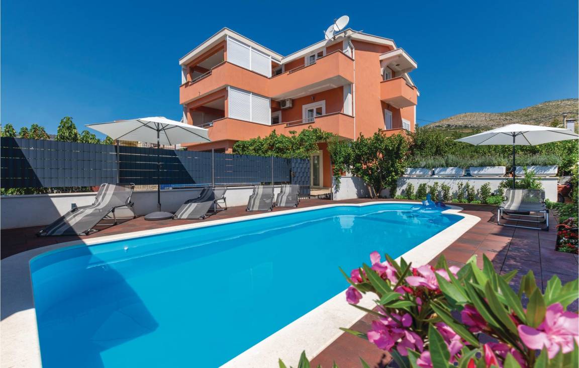 100 M² Apartment ∙ 3 Bedrooms ∙ 8 Guests - Trogir