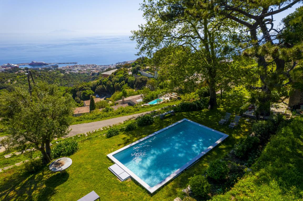 200 M² Villa ∙ 5 Habitaciones ∙ 8 Huéspedes - Bastia