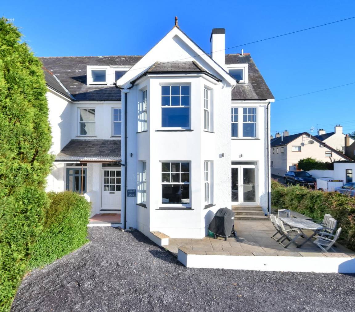 Cottage ∙ 9 Bedrooms ∙ 15 Guests - Pwllheli