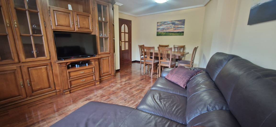 97 M² Apartamento ∙ 3 Habitaciones ∙ 6 Huéspedes - Langreo