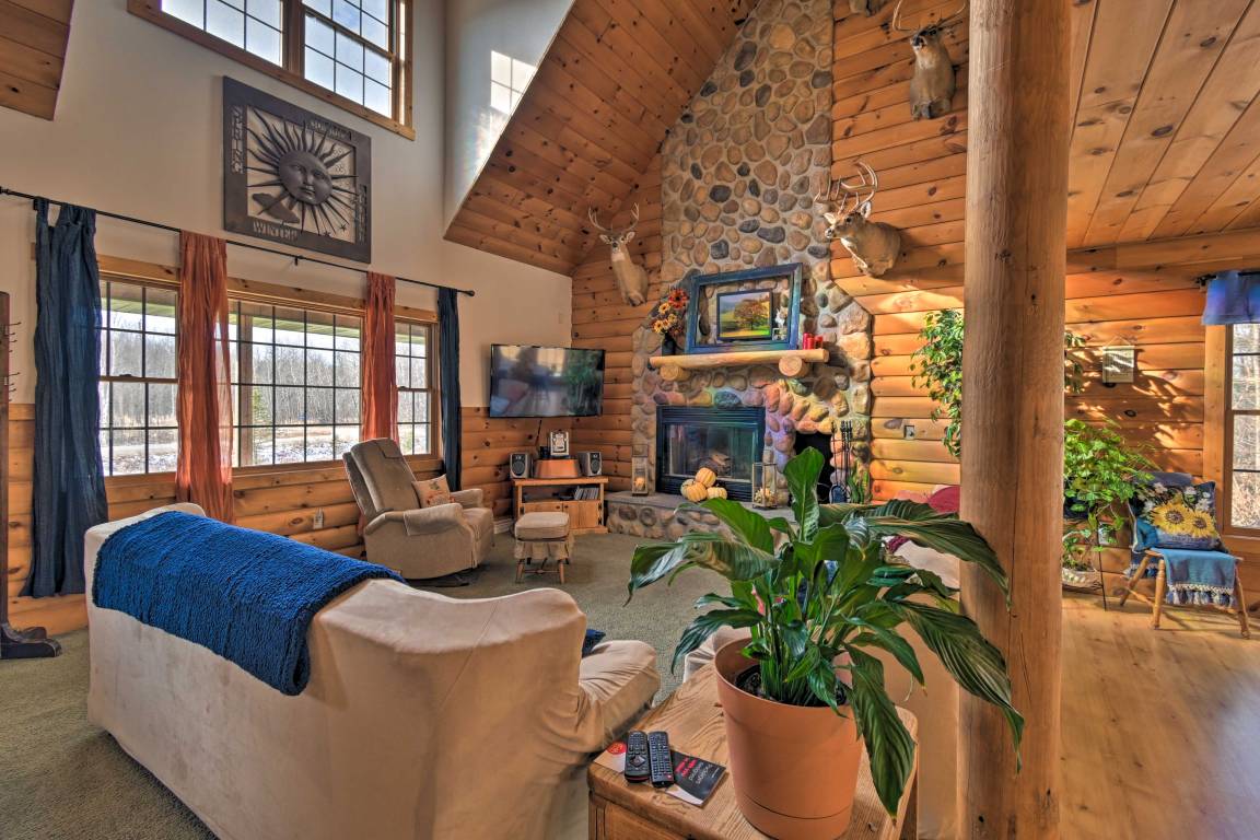 219 M² House ∙ 5 Bedrooms ∙ 10 Guests - Gresham, WI