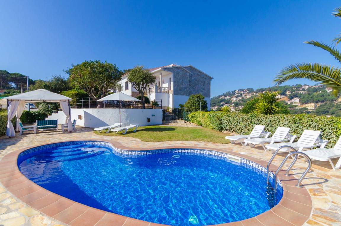 90 M² Villa ∙ 3 Bedrooms ∙ 6 Guests - Lloret de Mar